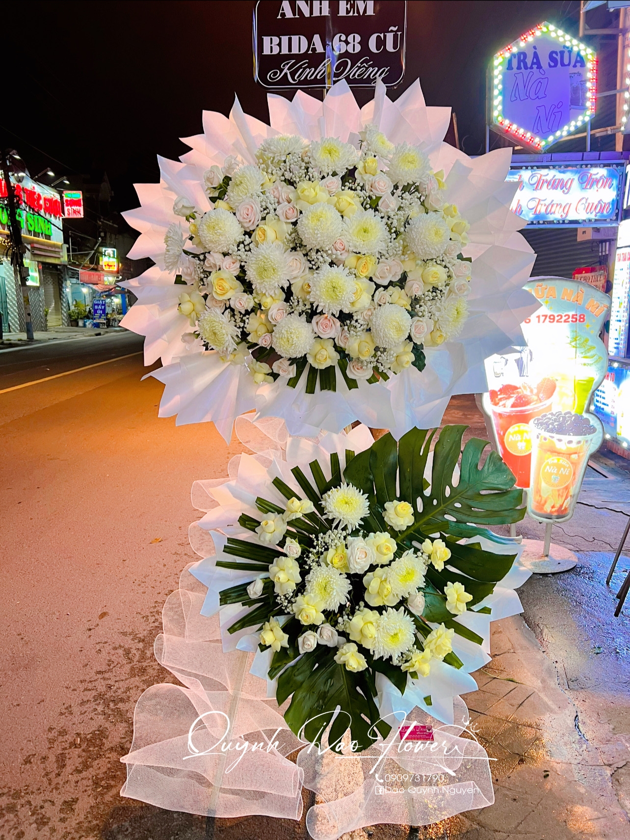 Kệ viếng mix cúc mẫu đơn