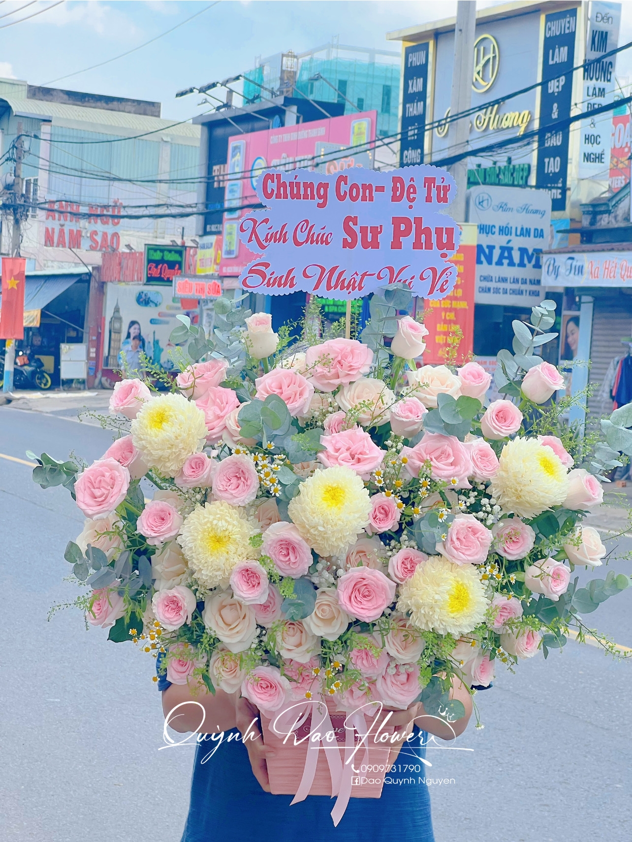 Lẵng hoa tone Hồng mix cúc mẫu đơn